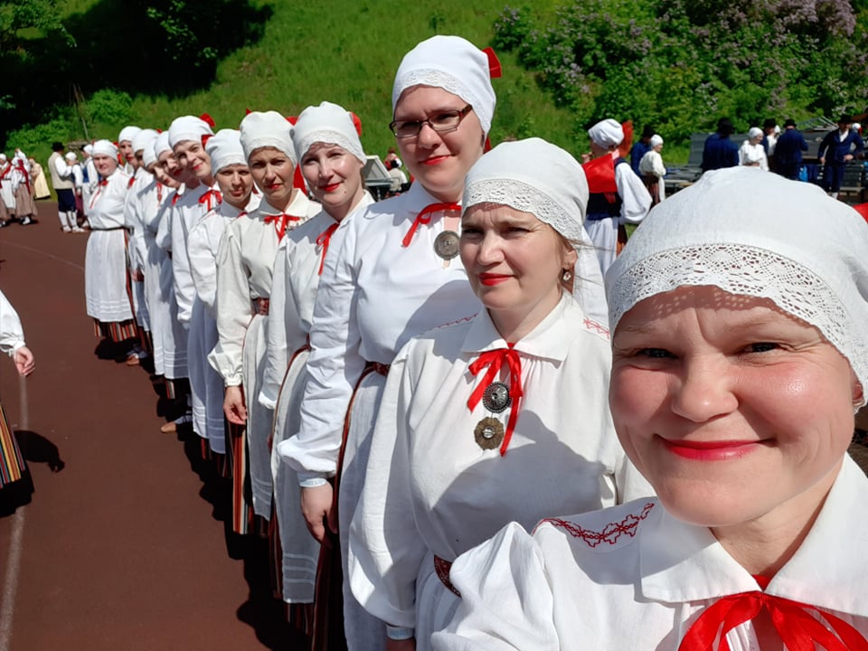 Tartumaa tantsupidu "Päev Emajõel" 2022 - Rahvatantsurühm Tähetar